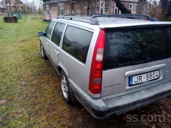 Grey Volvo V70 1999 in Jelgava, with an engine capacity of 2.40 L and mileage of 280 thousand km for 3500 €, photo 3 on AUTOMOTO.COM.LV