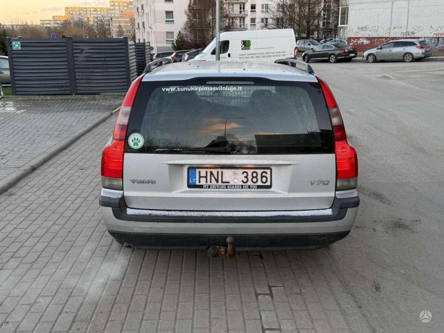 Grey Volvo V70 2000 in Vilnius, with an engine capacity of 2.40 L and mileage of 400 thousand km for 750 €, photo 5 on AUTOMOTO.COM.LV