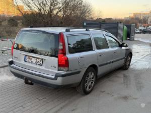 Grey Volvo V70 2000 in Vilnius, with an engine capacity of 2.40 L and mileage of 400 thousand km for 750 €, photo 6 on AUTOMOTO.COM.LV