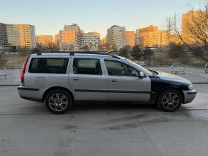 Grey Volvo V70 2000 in Vilnius, with an engine capacity of 2.40 L and mileage of 400 thousand km for 750 €, photo 7 on AUTOMOTO.COM.LV