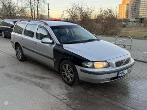 Grey Volvo V70 2000 in Vilnius, with an engine capacity of 2.40 L and mileage of 400 thousand km for 750 €, photo 8 on AUTOMOTO.COM.LV