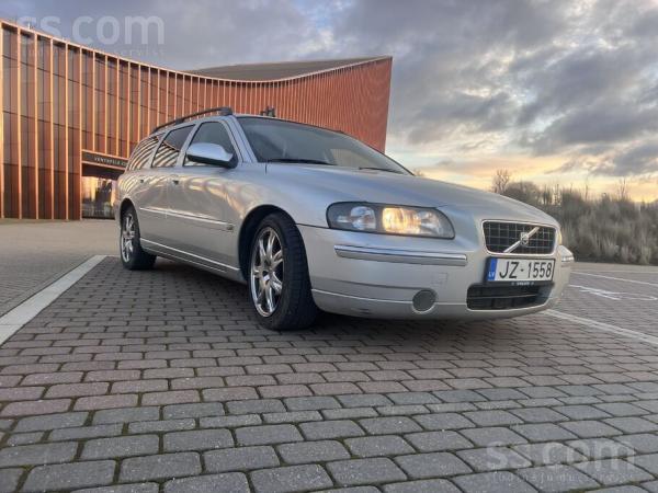 Grey Volvo V70 2000 in Ventspils, with an engine capacity of 2.50 L and mileage of 382 thousand km for 1500 €, photo 2 on AUTOMOTO.COM.LV