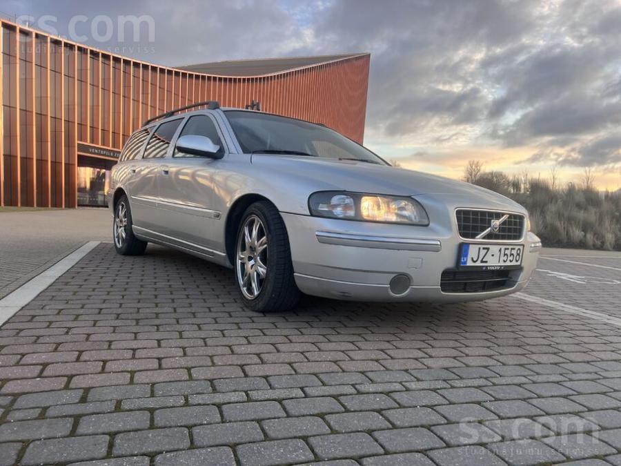 Pelēks Volvo V70 2000 Ventspils, ar dzinēja tilpumu 2.50 L un nobraukumu 382 tūkst. km par 1500 €, foto 2 vietnē AUTOMOTO.COM.LV