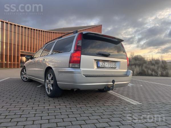 Grey Volvo V70 2000 in Ventspils, with an engine capacity of 2.50 L and mileage of 382 thousand km for 1500 €, photo 3 on AUTOMOTO.COM.LV