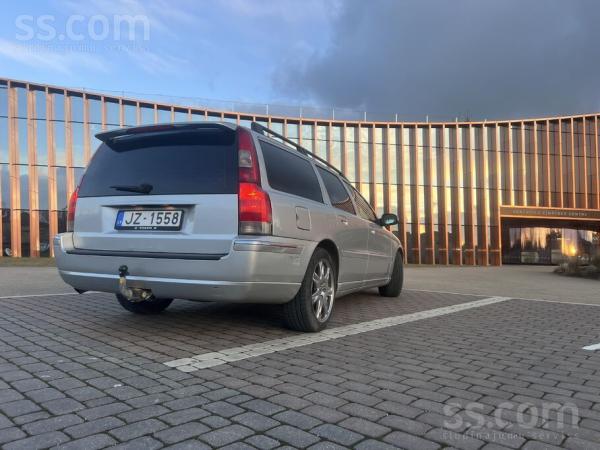 Grey Volvo V70 2000 in Ventspils, with an engine capacity of 2.50 L and mileage of 382 thousand km for 1500 €, photo 4 on AUTOMOTO.COM.LV