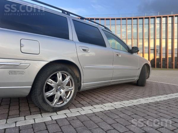 Grey Volvo V70 2000 in Ventspils, with an engine capacity of 2.50 L and mileage of 382 thousand km for 1500 €, photo 5 on AUTOMOTO.COM.LV