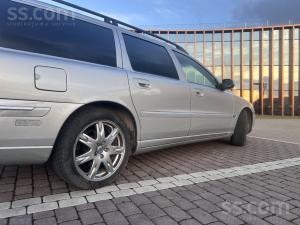 Pelēks Volvo V70 2000 Ventspils, ar dzinēja tilpumu 2.50 L un nobraukumu 382 tūkst. km par 1500 €, foto 5 vietnē AUTOMOTO.COM.LV