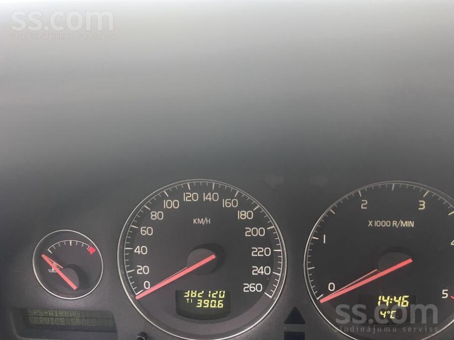 Pelēks Volvo V70 2000 Ventspils, ar dzinēja tilpumu 2.50 L un nobraukumu 382 tūkst. km par 1500 €, foto 7 vietnē AUTOMOTO.COM.LV