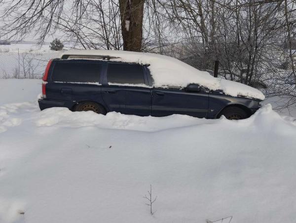 Серый Вольво В70 2000 в Варена, объемом двигателя 2.46 л и пробегом 400 тыс. км за 1700 €, фото 4 на AUTOMOTO.COM.LV
