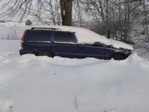 Grey Volvo V70 2000 in Varena, with an engine capacity of 2.46 L and mileage of 400 thousand km for 1700 €, photo 4 on AUTOMOTO.COM.LV