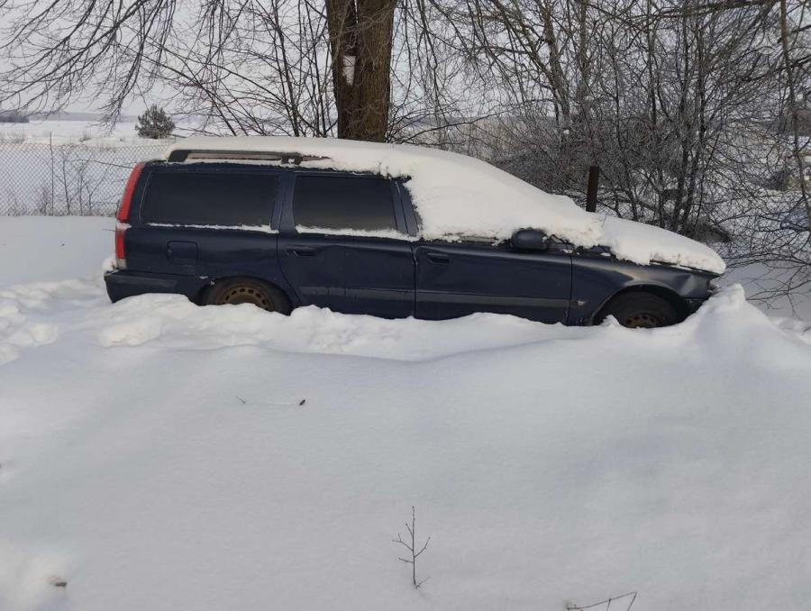 Grey Volvo V70 2000 in Varena, with an engine capacity of 2.46 L and mileage of 400 thousand km for 1700 €, photo 4 on AUTOMOTO.COM.LV