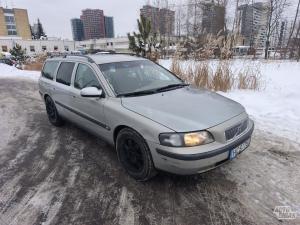 Grey Volvo V70 2000 in Vilnius, with an engine capacity of 2.50 L and mileage of 471 thousand km for 600 €, photo  on AUTOMOTO.COM.LV
