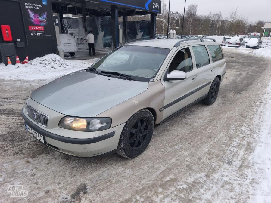 Grey Volvo V70 2000 in Vilnius, with an engine capacity of 2.50 L and mileage of 471 thousand km for 600 €, photo 2 on AUTOMOTO.COM.LV