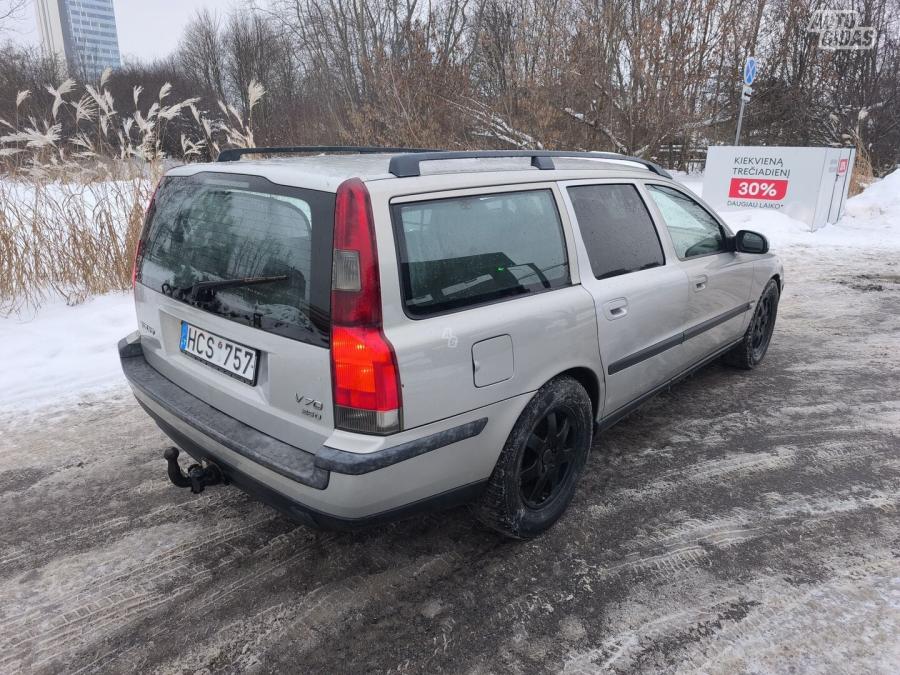 Grey Volvo V70 2000 in Vilnius, with an engine capacity of 2.50 L and mileage of 471 thousand km for 600 €, photo 4 on AUTOMOTO.COM.LV