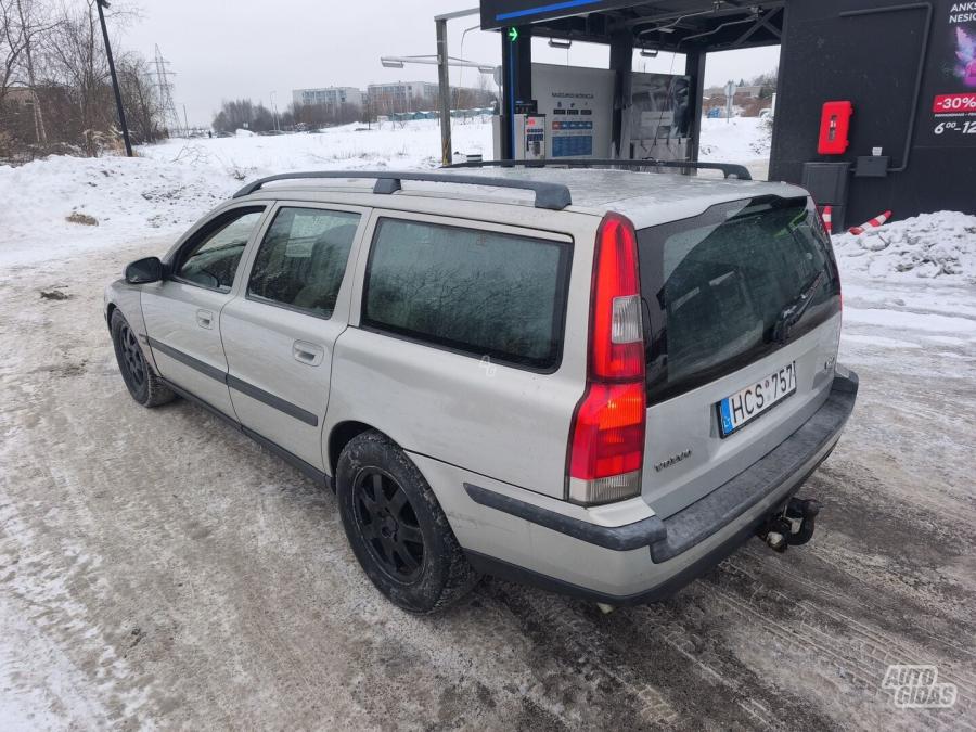 Grey Volvo V70 2000 in Vilnius, with an engine capacity of 2.50 L and mileage of 471 thousand km for 600 €, photo 5 on AUTOMOTO.COM.LV