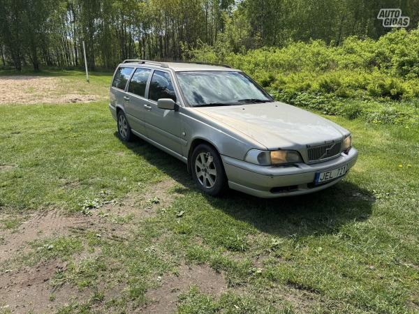 Серый Вольво В70 2000 в Вильнюс, объемом двигателя 2.50 л и пробегом 512 тыс. км за 555 €, фото 2 на AUTOMOTO.COM.LV