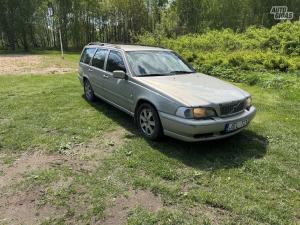 Grey Volvo V70 2000 in Vilnius, with an engine capacity of 2.50 L and mileage of 512 thousand km for 555 €, photo 3 on AUTOMOTO.COM.LV