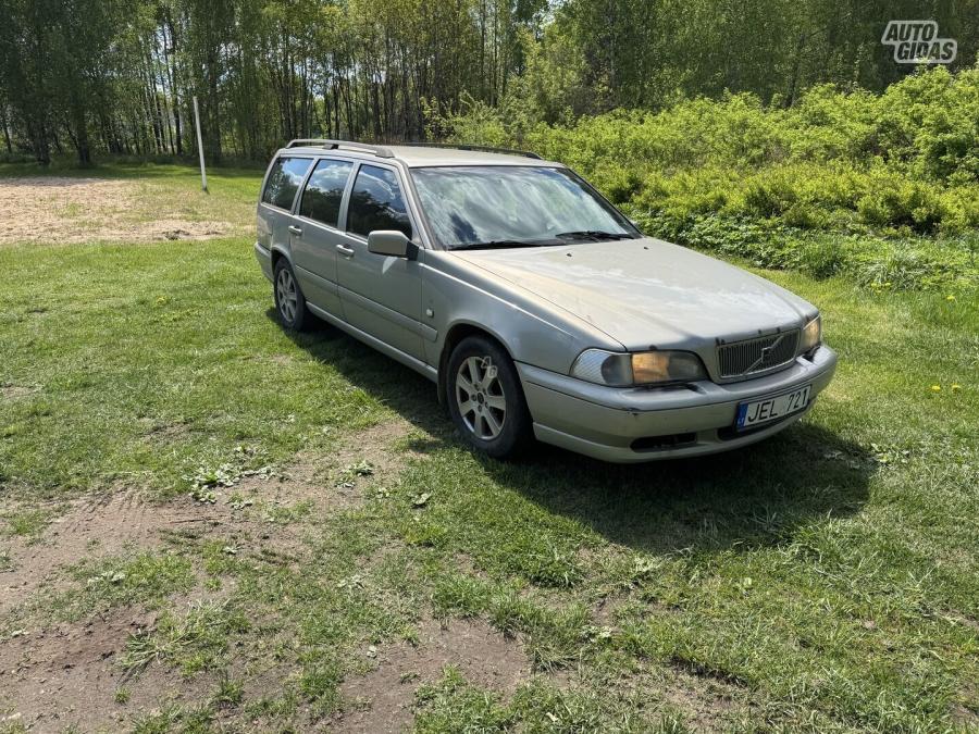 Grey Volvo V70 2000 in Vilnius, with an engine capacity of 2.50 L and mileage of 512 thousand km for 555 €, photo 3 on AUTOMOTO.COM.LV