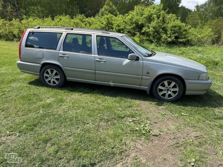 Grey Volvo V70 2000 in Vilnius, with an engine capacity of 2.50 L and mileage of 512 thousand km for 555 €, photo 5 on AUTOMOTO.COM.LV
