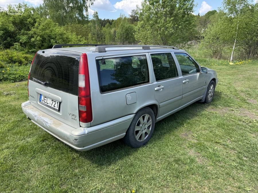 Grey Volvo V70 2000 in Vilnius, with an engine capacity of 2.50 L and mileage of 512 thousand km for 555 €, photo 6 on AUTOMOTO.COM.LV