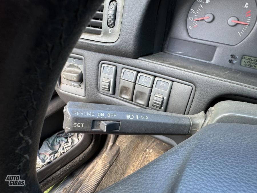 Grey Volvo V70 2000 in Vilnius, with an engine capacity of 2.50 L and mileage of 512 thousand km for 555 €, photo 9 on AUTOMOTO.COM.LV