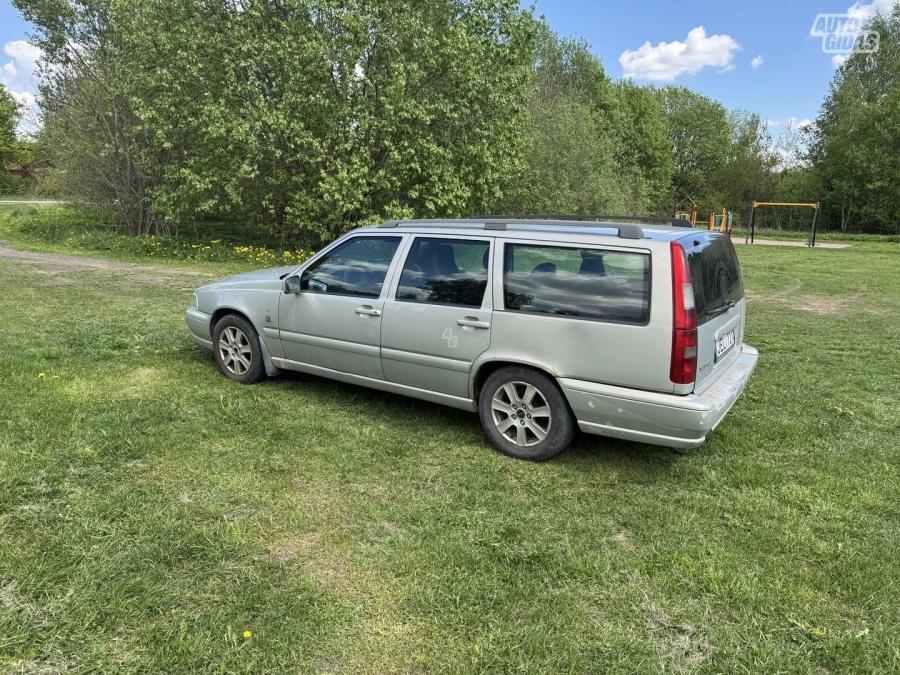 Grey Volvo V70 2000 in Vilnius, with an engine capacity of 2.50 L and mileage of 512 thousand km for 555 €, photo 17 on AUTOMOTO.COM.LV