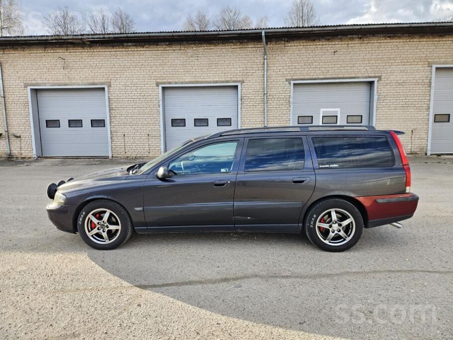 Pelēks Volvo V70 2000 Jēkabpils, ar dzinēja tilpumu 2.50 L un nobraukumu 405 tūkst. km par 2900 €, foto 3 vietnē AUTOMOTO.COM.LV