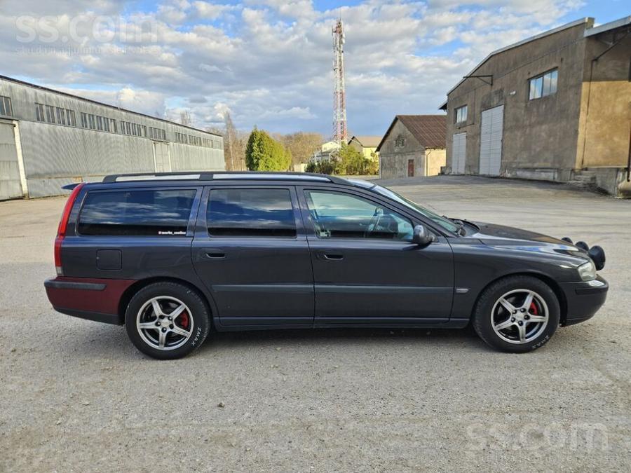 Pelēks Volvo V70 2000 Jēkabpils, ar dzinēja tilpumu 2.50 L un nobraukumu 405 tūkst. km par 2900 €, foto 4 vietnē AUTOMOTO.COM.LV