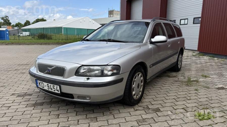 Pelēks Volvo V70 2000 Rīga, ar dzinēja tilpumu 2.50 L un nobraukumu 439 tūkst. km par 1300 €, foto 1 vietnē AUTOMOTO.COM.LV