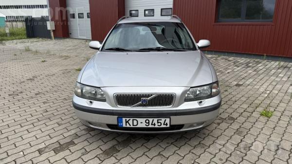 Grey Volvo V70 2000 in Riga, with an engine capacity of 2.50 L and mileage of 439 thousand km for 1300 €, photo 2 on AUTOMOTO.COM.LV