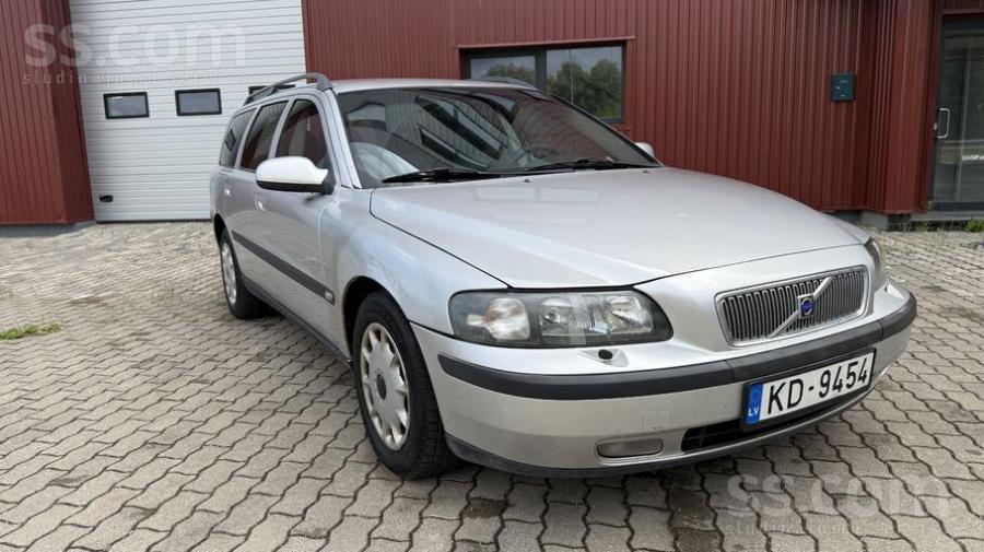 Pelēks Volvo V70 2000 Rīga, ar dzinēja tilpumu 2.50 L un nobraukumu 439 tūkst. km par 1300 €, foto 4 vietnē AUTOMOTO.COM.LV