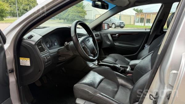 Grey Volvo V70 2000 in Riga, with an engine capacity of 2.50 L and mileage of 439 thousand km for 1300 €, photo 9 on AUTOMOTO.COM.LV