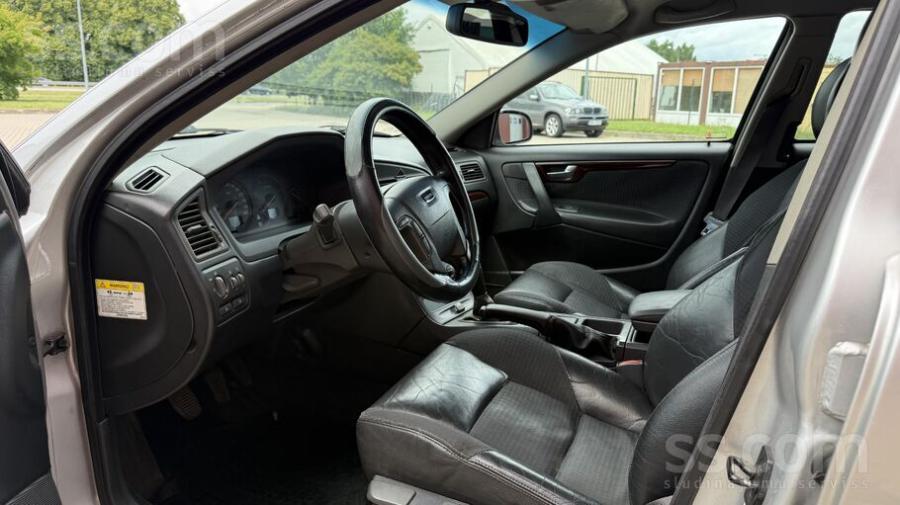 Pelēks Volvo V70 2000 Rīga, ar dzinēja tilpumu 2.50 L un nobraukumu 439 tūkst. km par 1300 €, foto 10 vietnē AUTOMOTO.COM.LV