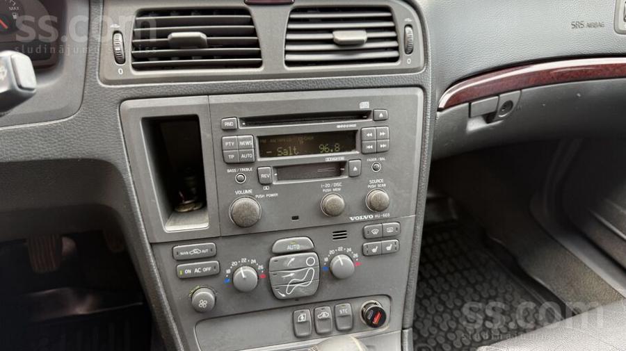Pelēks Volvo V70 2000 Rīga, ar dzinēja tilpumu 2.50 L un nobraukumu 439 tūkst. km par 1300 €, foto 13 vietnē AUTOMOTO.COM.LV