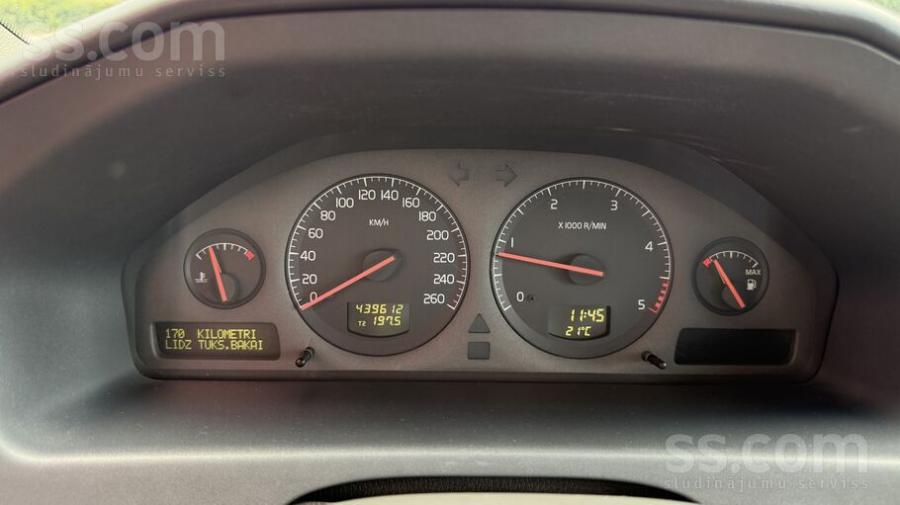 Pelēks Volvo V70 2000 Rīga, ar dzinēja tilpumu 2.50 L un nobraukumu 439 tūkst. km par 1300 €, foto 14 vietnē AUTOMOTO.COM.LV