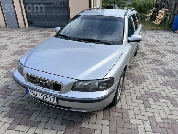 Pelēks Volvo V70 2000 Krāslava, ar dzinēja tilpumu 2.50 L un nobraukumu 567 tūkst. km par 1100 €, foto 1 vietnē AUTOMOTO.COM.LV