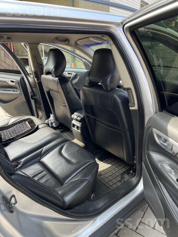 Pelēks Volvo V70 2000 Krāslava, ar dzinēja tilpumu 2.50 L un nobraukumu 567 tūkst. km par 1100 €, foto 7 vietnē AUTOMOTO.COM.LV