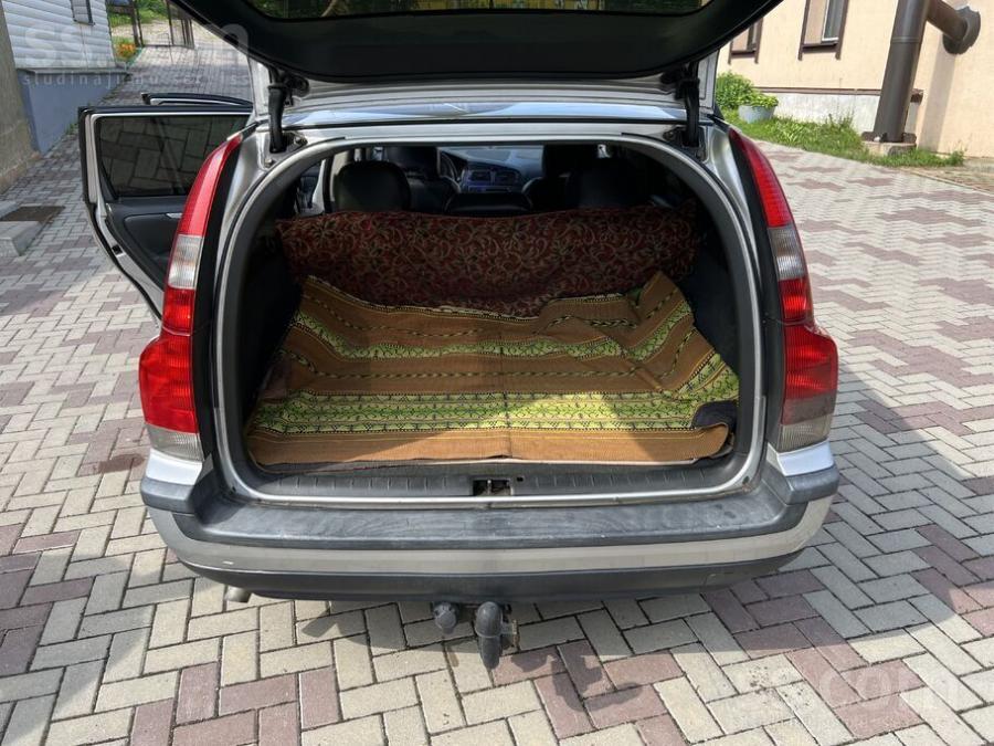 Pelēks Volvo V70 2000 Krāslava, ar dzinēja tilpumu 2.50 L un nobraukumu 567 tūkst. km par 1100 €, foto 9 vietnē AUTOMOTO.COM.LV