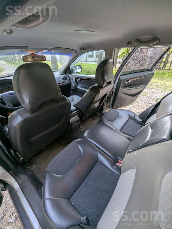 Pelēks Volvo V70 2000 Rīga, ar dzinēja tilpumu 2.40 L un nobraukumu 350 tūkst. km par 1000 €, foto 7 vietnē AUTOMOTO.COM.LV
