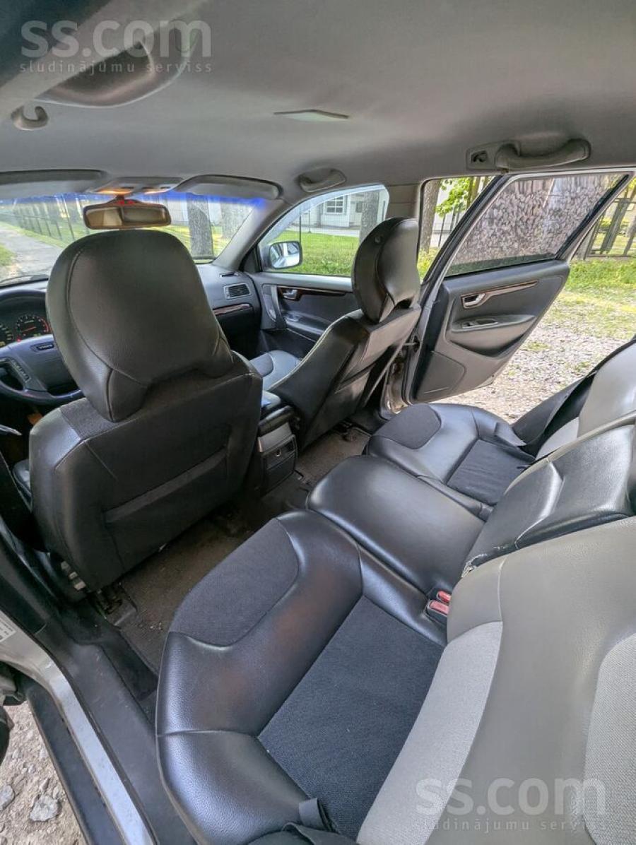 Pelēks Volvo V70 2000 Rīga, ar dzinēja tilpumu 2.40 L un nobraukumu 350 tūkst. km par 1000 €, foto 8 vietnē AUTOMOTO.COM.LV