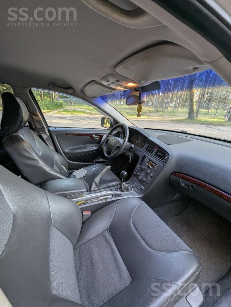 Pelēks Volvo V70 2000 Rīga, ar dzinēja tilpumu 2.40 L un nobraukumu 350 tūkst. km par 1000 €, foto 9 vietnē AUTOMOTO.COM.LV