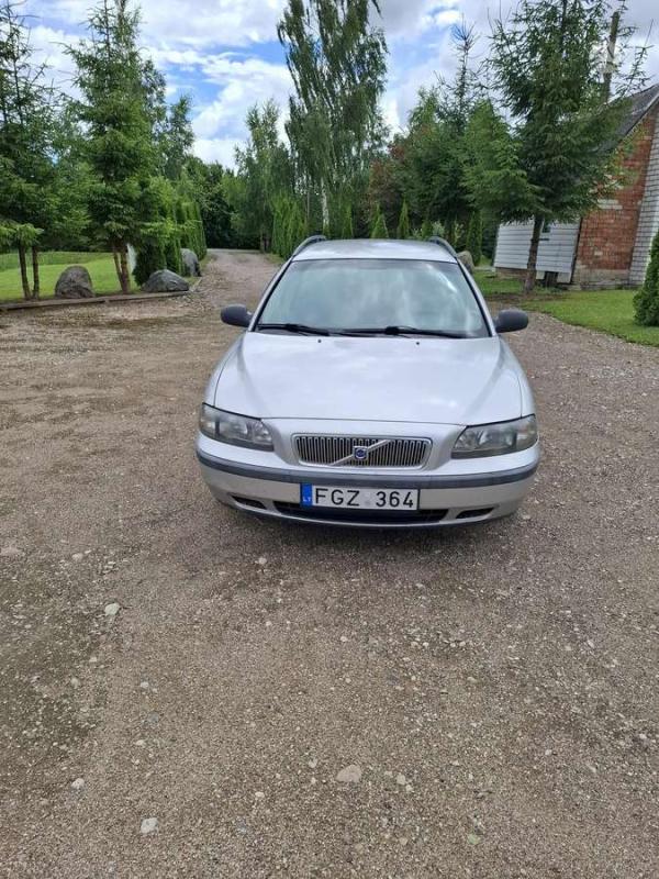 Pelēks Volvo V70 2000 Kauņa, ar dzinēja tilpumu 2.46 L un nobraukumu 275 tūkst. km par 1500 €, foto 1 vietnē AUTOMOTO.COM.LV