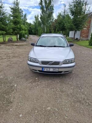 Grey Volvo V70 2000 in Kaunas, with an engine capacity of 2.46 L and mileage of 275 thousand km for 1500 €, photo  on AUTOMOTO.COM.LV