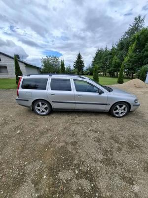 Pelēks Volvo V70 2000 Kauņa, ar dzinēja tilpumu 2.46 L un nobraukumu 275 tūkst. km par 1500 €, foto 4 vietnē AUTOMOTO.COM.LV