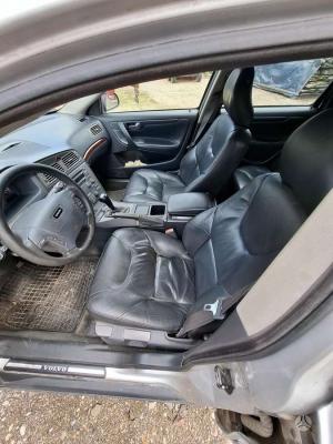 Pelēks Volvo V70 2000 Kauņa, ar dzinēja tilpumu 2.46 L un nobraukumu 275 tūkst. km par 1500 €, foto 7 vietnē AUTOMOTO.COM.LV