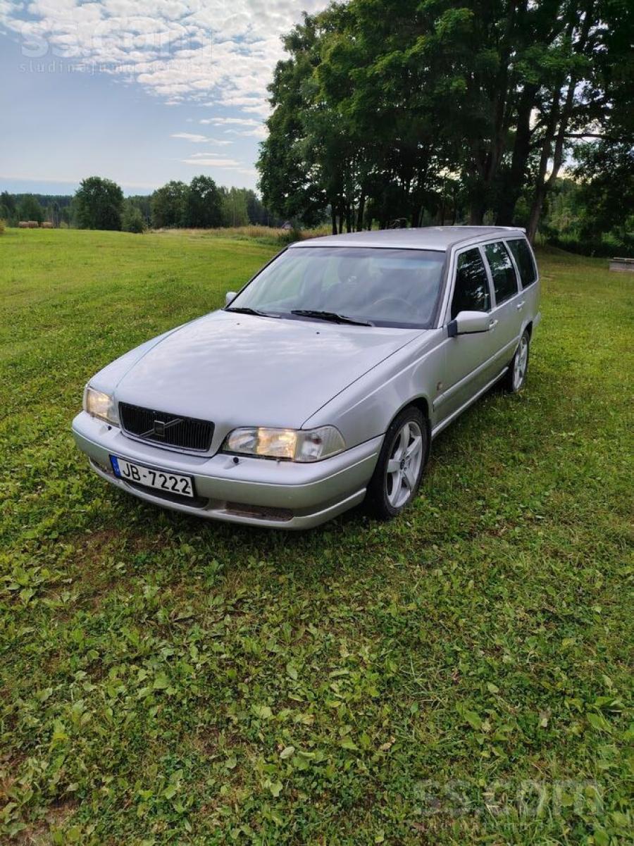 Pelēks Volvo V70 2000 Balvi, ar dzinēja tilpumu 2.50 L un nobraukumu 435 tūkst. km par 1500 €, foto 2 vietnē AUTOMOTO.COM.LV