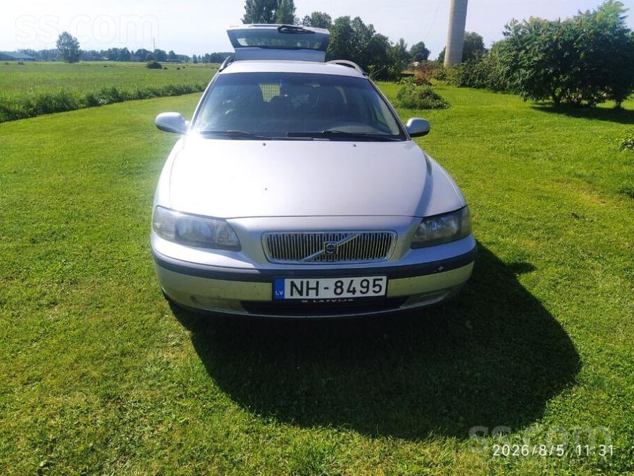 Pelēks Volvo V70 2000 Valka, ar dzinēja tilpumu 2.50 L un nobraukumu 373 tūkst. km par 500 €, foto 1 vietnē AUTOMOTO.COM.LV