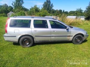 Pelēks Volvo V70 2000 Valka, ar dzinēja tilpumu 2.50 L un nobraukumu 373 tūkst. km par 500 €, foto 3 vietnē AUTOMOTO.COM.LV