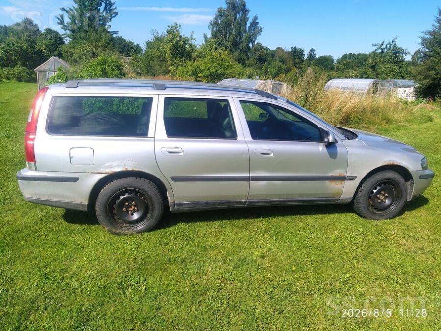 Pelēks Volvo V70 2000 Valka, ar dzinēja tilpumu 2.50 L un nobraukumu 373 tūkst. km par 500 €, foto 3 vietnē AUTOMOTO.COM.LV