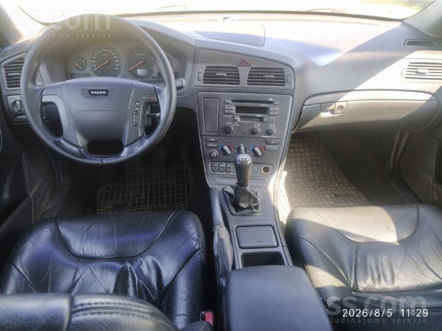 Pelēks Volvo V70 2000 Valka, ar dzinēja tilpumu 2.50 L un nobraukumu 373 tūkst. km par 500 €, foto 5 vietnē AUTOMOTO.COM.LV